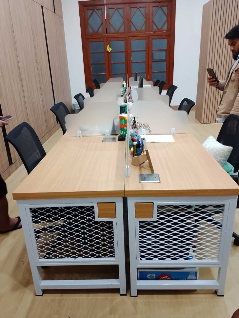 Meja Custom - Meja Kantor Partisi Terbaik dan Termurah