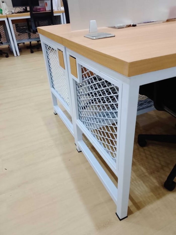 Meja Custom - Meja Kantor Partisi Terbaik dan Termurah